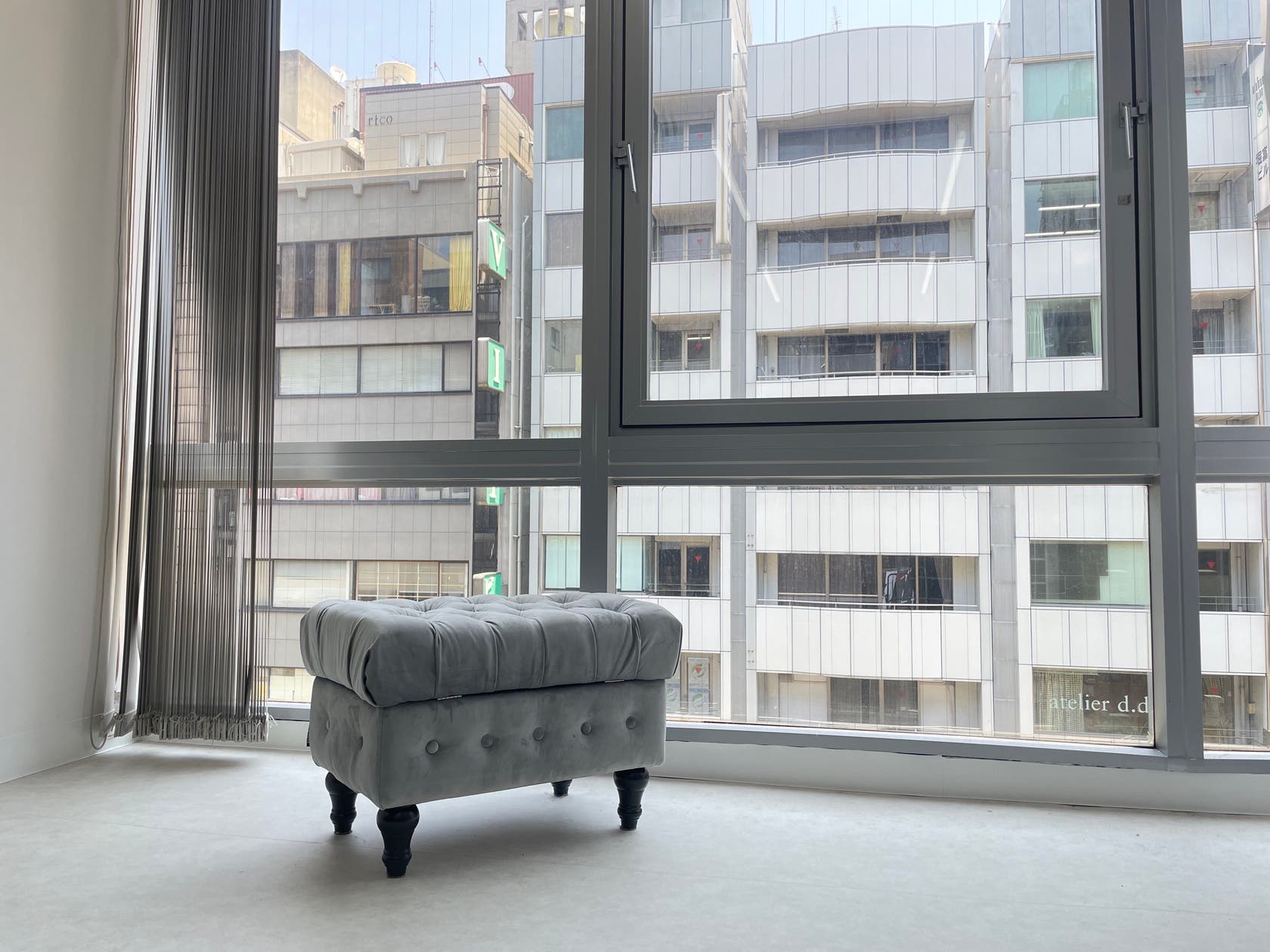 スマホで撮影しやすいLED天井照明！四ツ橋駅からすぐの撮影スタジオの写真3