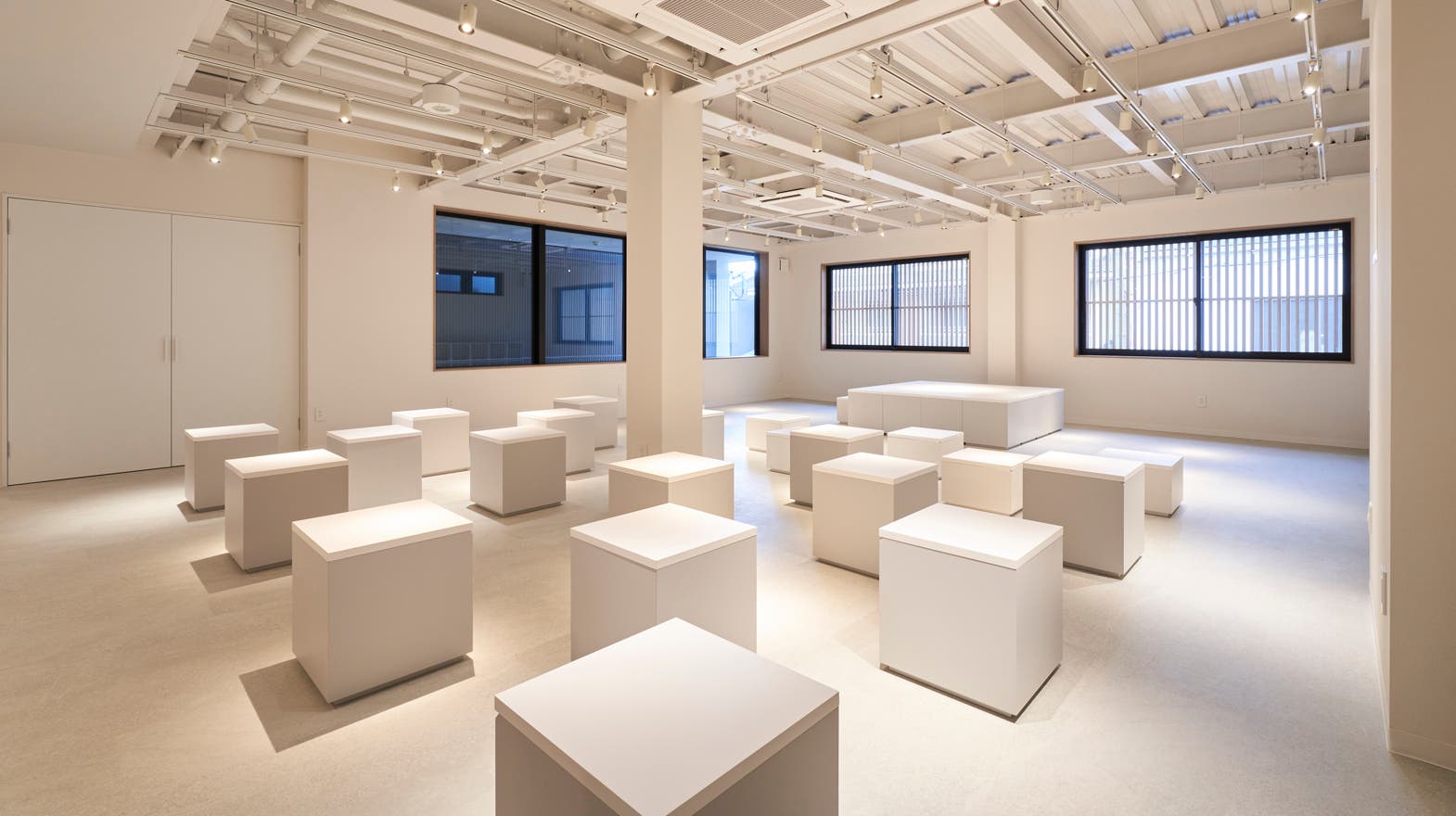 地下鉄「五条駅」より徒歩５分　サークルの活動や発表会に！　ホール（66㎡）の写真1