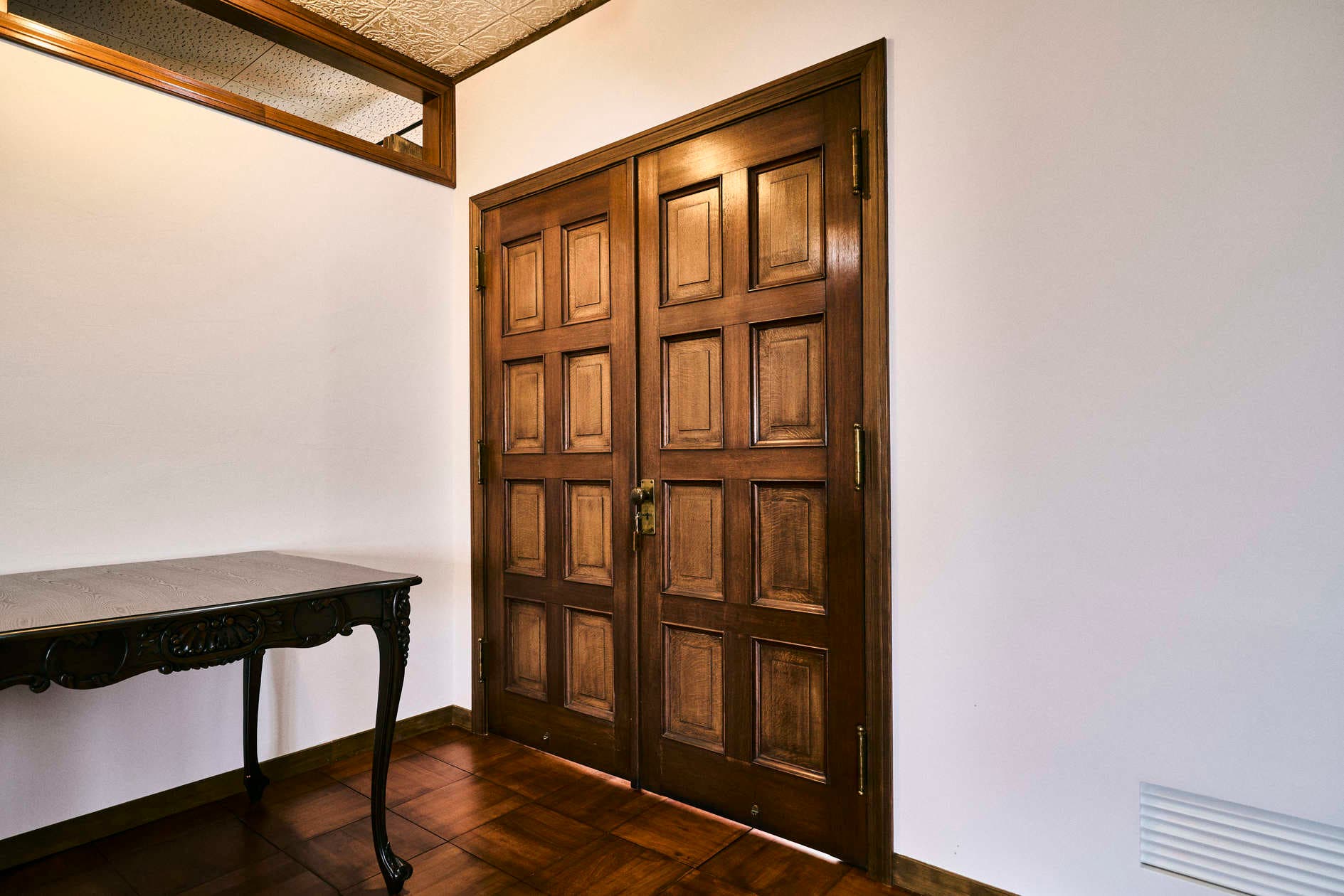 アンティーク家具がレンタルできる大正時代の洋館をイメージしたスタジオの写真4