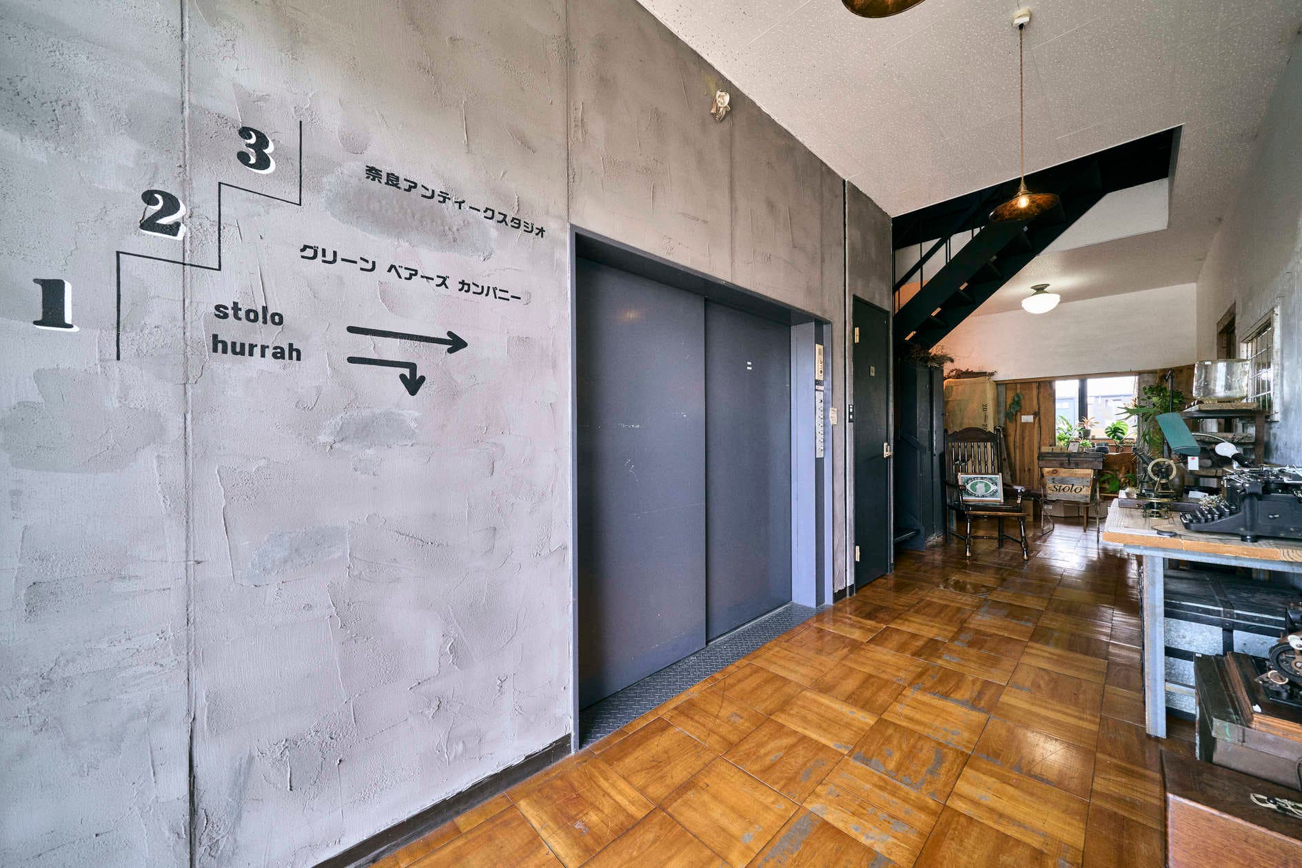 アンティーク家具がレンタルできる大正時代の洋館をイメージしたスタジオの写真7