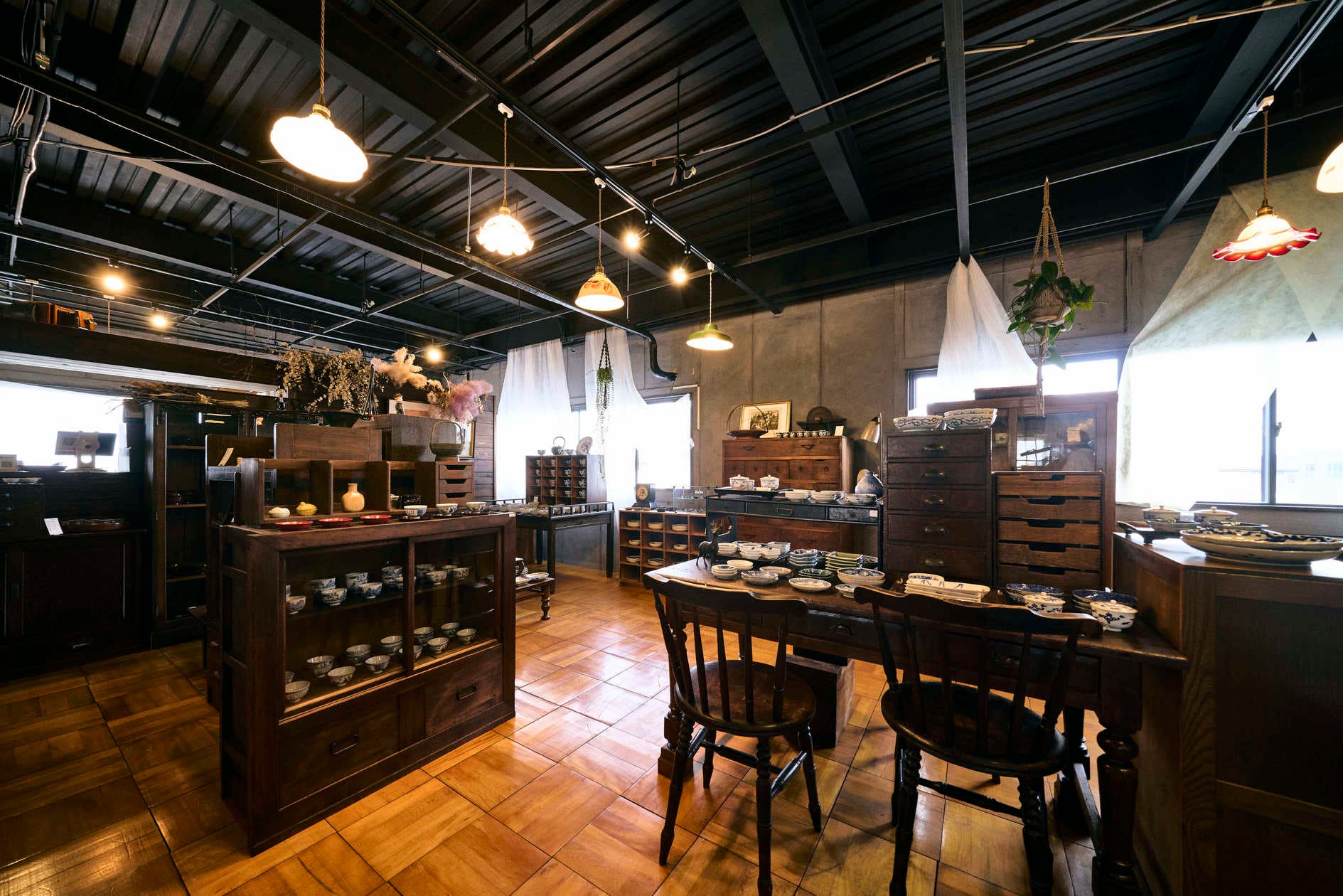 アンティーク家具がレンタルできる大正時代の洋館をイメージしたスタジオの写真8