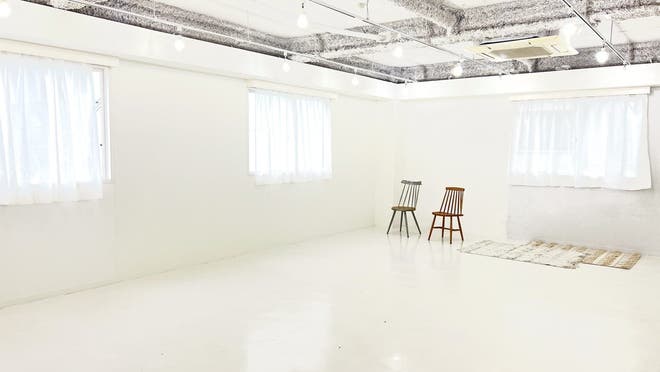 JR三宮駅、阪急神戸三宮駅、阪神元町駅から徒歩5分!自然光が入る真っ白なスペース!の写真1