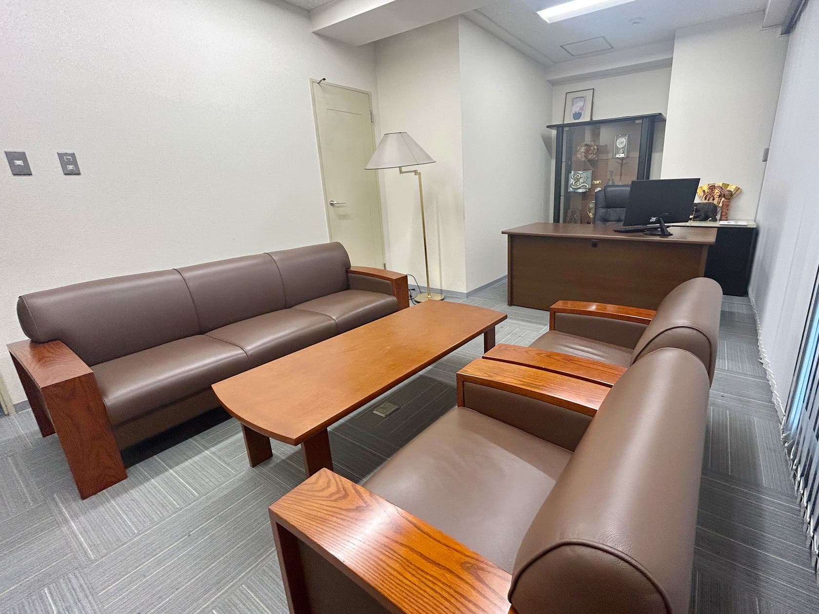 【新宿３丁目オフィススタジオ】低価格貸出し中！ビル最上階の小規模オフィスの写真4