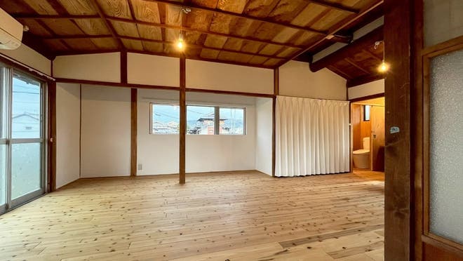 約40㎡(約24帖)の広々空間♪ 自然光・風通し抜群!自然の温もりを存分に感じられます(^^) 撮影スタジオ、各種教室等に最適◎の写真1