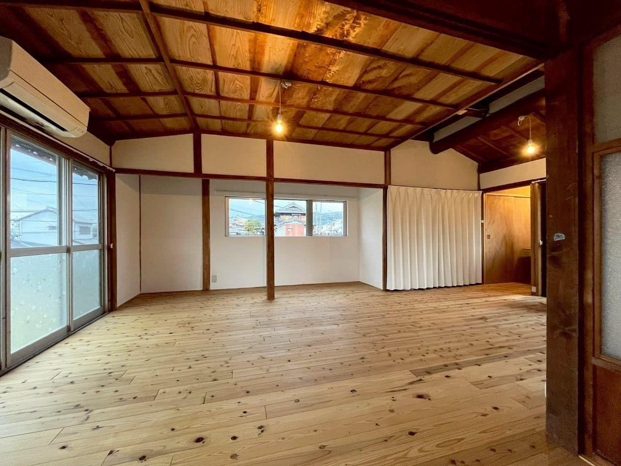 約40㎡（約24帖）の広々空間♪　自然光・風通し抜群！自然の温もりを存分に感じられます(^^)　撮影スタジオ、各種教室等に最適◎の写真10