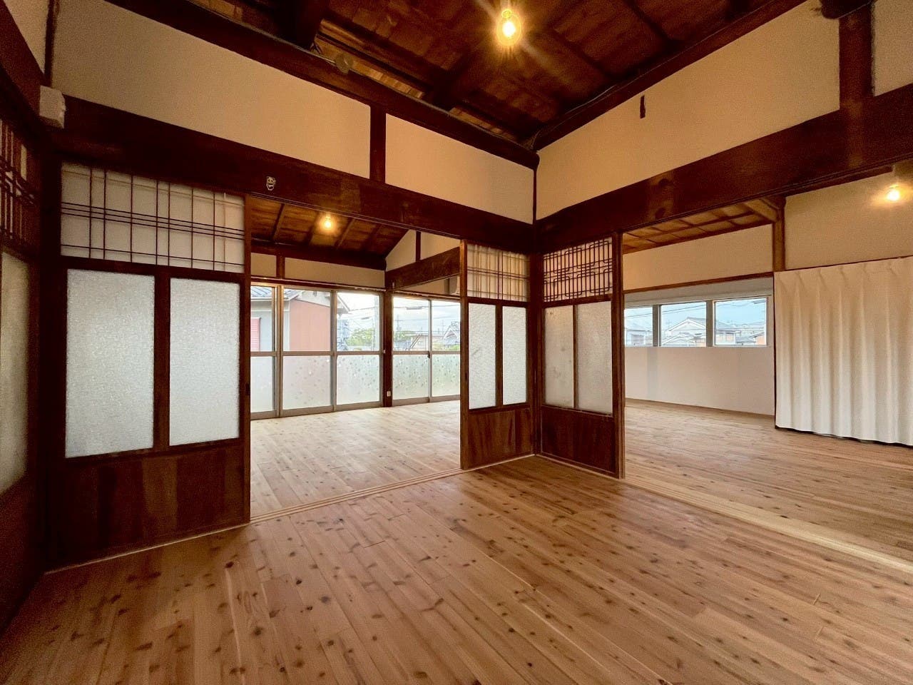 約40㎡（約24帖）の広々空間♪　自然光・風通し抜群！自然の温もりを存分に感じられます(^^)　撮影スタジオ、各種教室等に最適◎の写真11