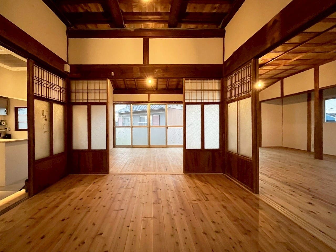 約40㎡（約24帖）の広々空間♪　自然光・風通し抜群！自然の温もりを存分に感じられます(^^)　撮影スタジオ、各種教室等に最適◎の写真13