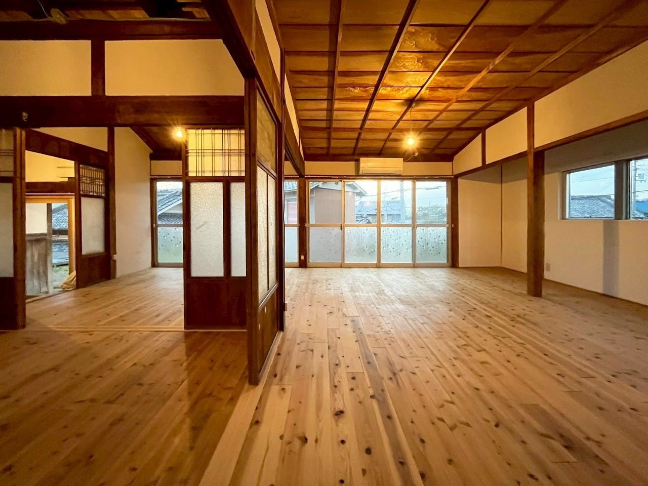 約40㎡（約24帖）の広々空間♪　自然光・風通し抜群！自然の温もりを存分に感じられます(^^)　撮影スタジオ、各種教室等に最適◎の写真14