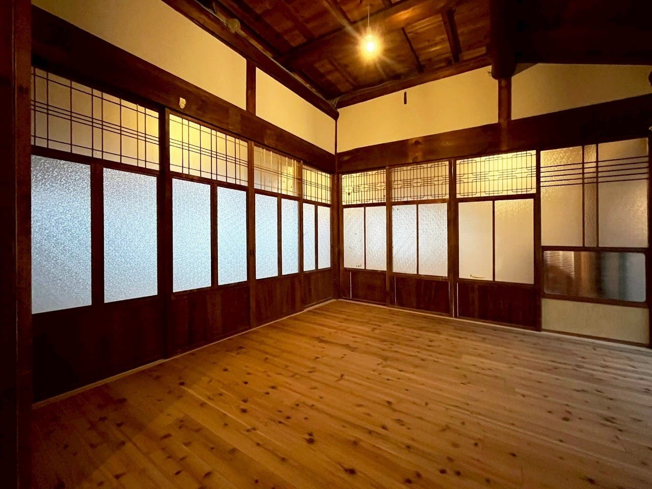 約40㎡（約24帖）の広々空間♪　自然光・風通し抜群！自然の温もりを存分に感じられます(^^)　撮影スタジオ、各種教室等に最適◎の写真16