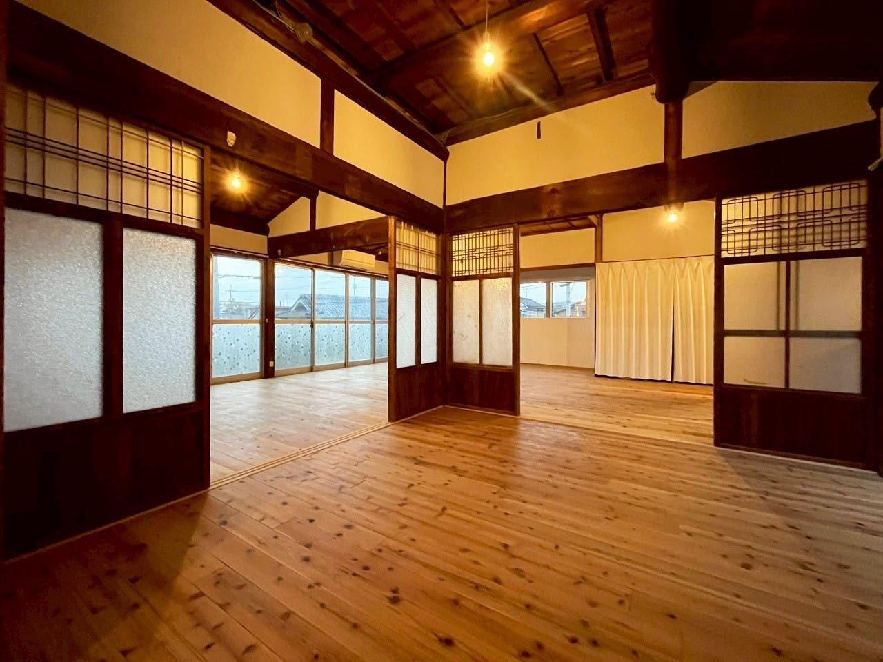 約40㎡（約24帖）の広々空間♪　自然光・風通し抜群！自然の温もりを存分に感じられます(^^)　撮影スタジオ、各種教室等に最適◎の写真17