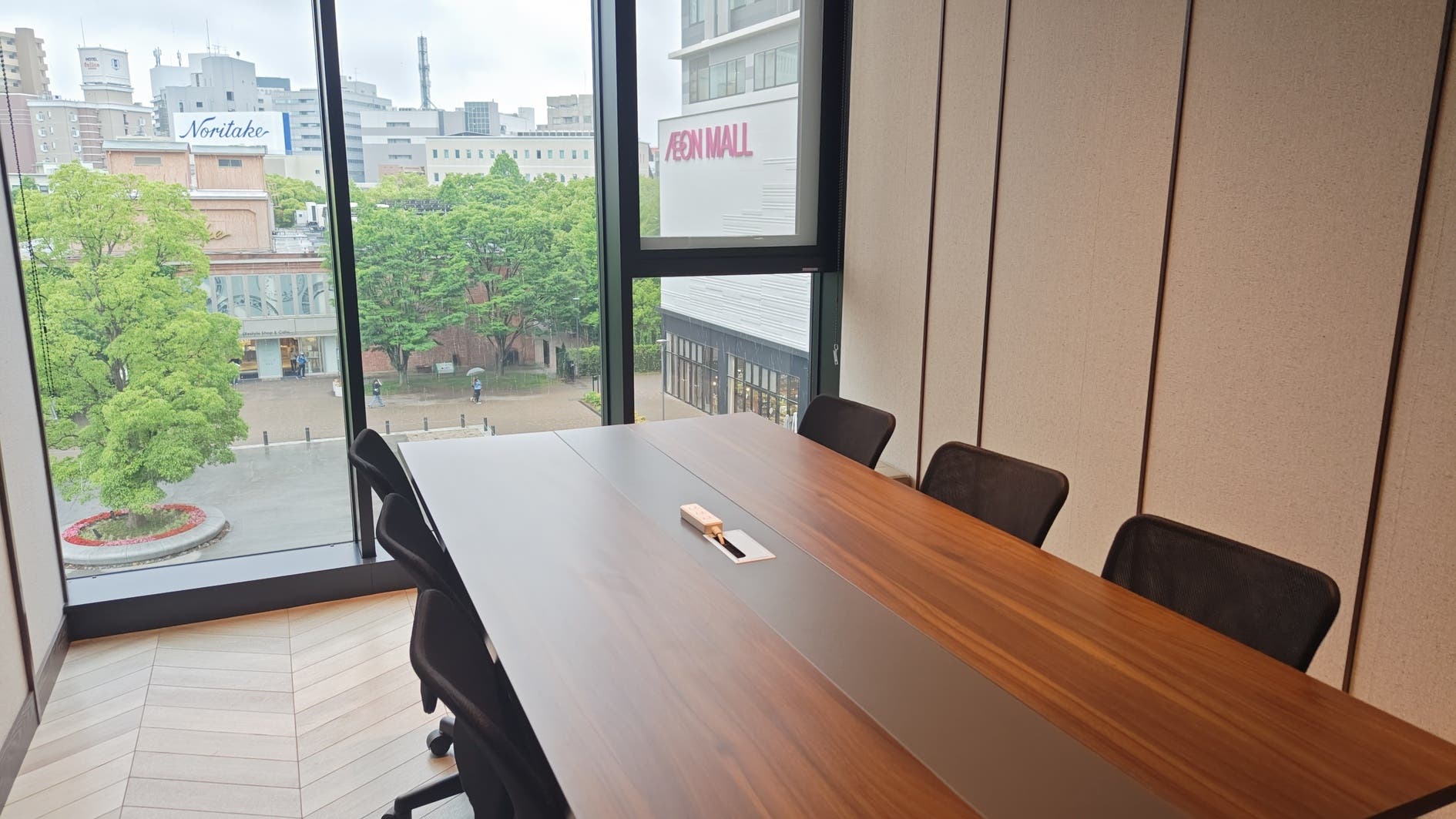 【コワーキング席】イオンモール内/有人受付/落ち着いた雰囲気/Wi-Fi/モニター/ドリンクサービス/駐車場ありの写真16