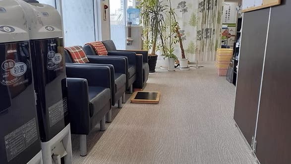 モニター、ソファ等も揃ったフリースペースです【ジコサポ保険整骨院内】の写真7