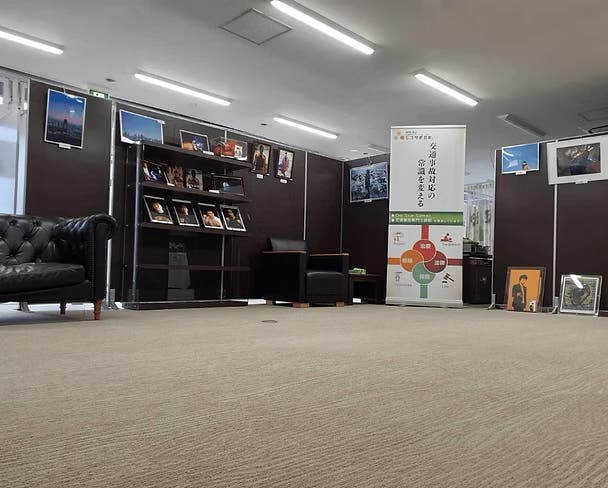 モニター、ソファ等も揃ったフリースペースです【ジコサポ保険整骨院内】の写真8