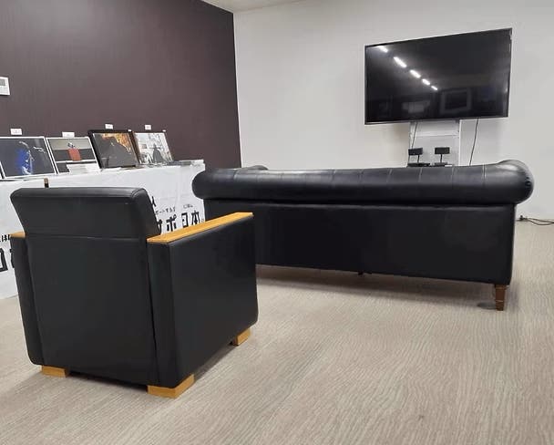 モニター、ソファ等も揃ったフリースペースです【ジコサポ保険整骨院内】の写真12