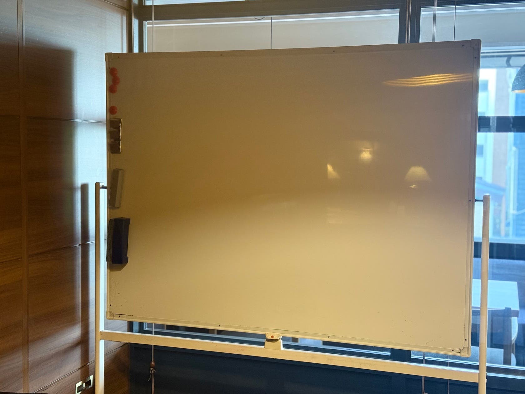 【8名会議室】五反田駅徒歩3分！/モニター/Wi-Fi/充電器/テレワークやWeb会議に最適の写真5