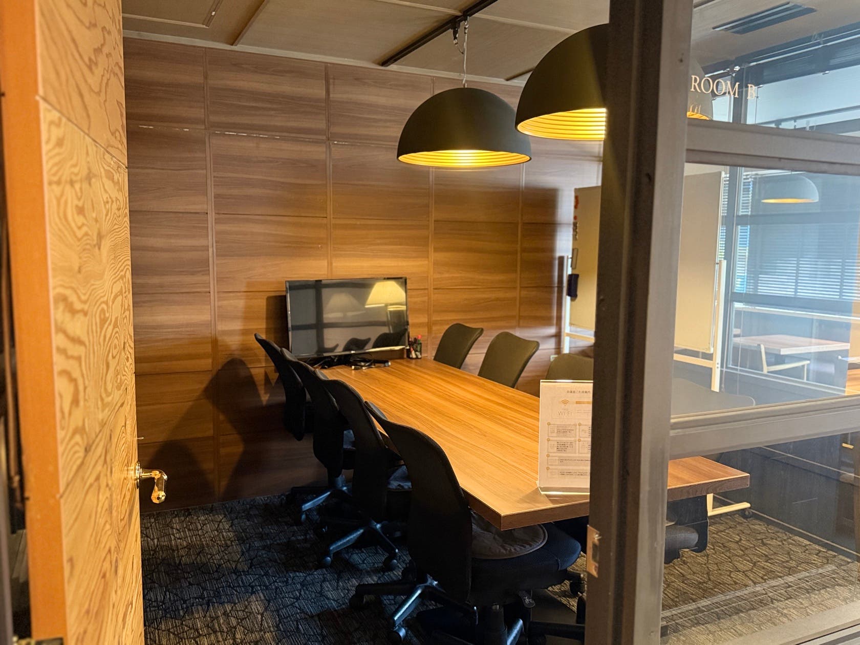 【8名会議室】五反田駅徒歩3分！/モニター/Wi-Fi/充電器/テレワークやWeb会議に最適の写真4