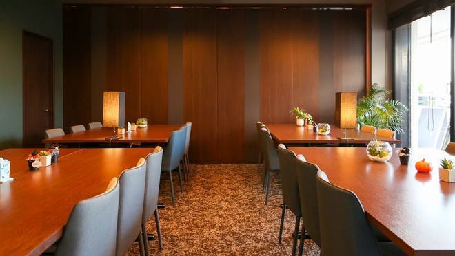 【カフェスペース半面利用】大画面スクリーン付き多目的スペースの写真1