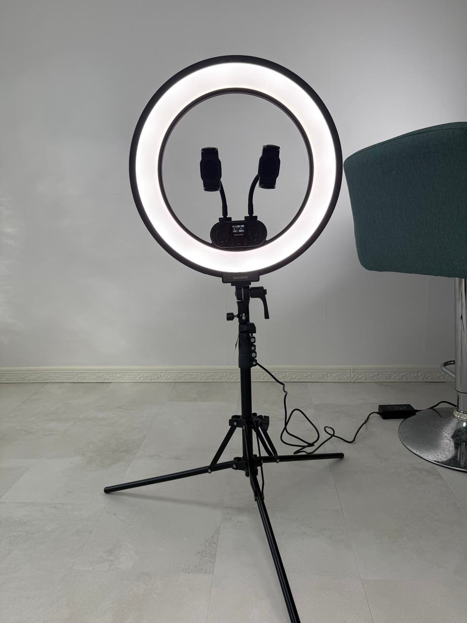 ★有料★自撮り用リングライト（NEEWER）※使う時には必ず予約時チェックして下さいの画像1