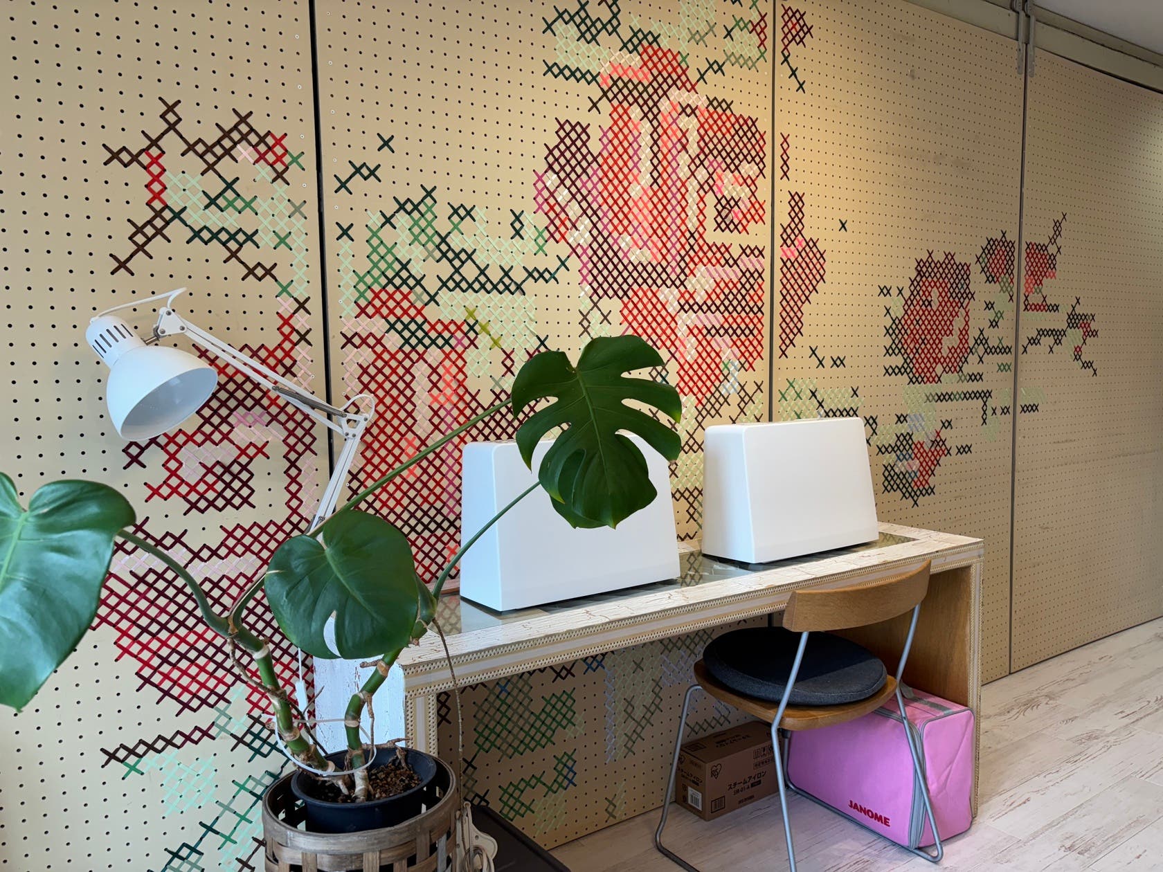 新宿/大久保🌸55インチ大型テレビ/忘年会/配信/作業/カードゲーム/ミシン　ゴミ回収可【プラスペ 東新宿】の写真4