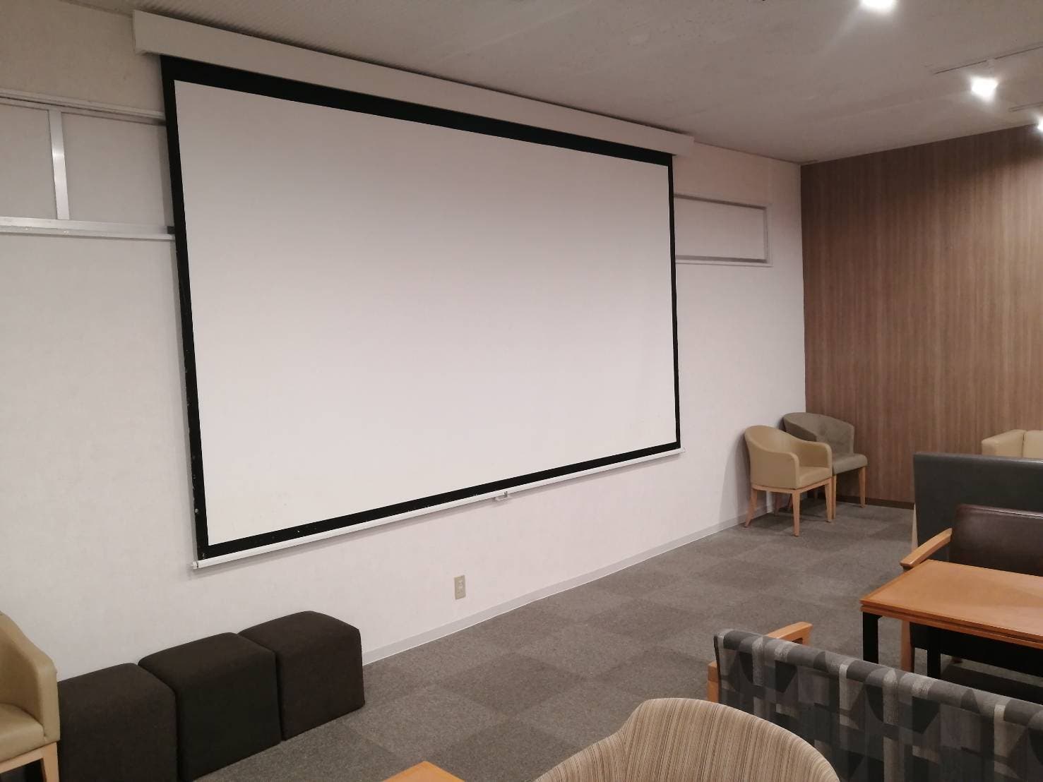 プロジェクター＆ワイドスクリーンセットの画像1