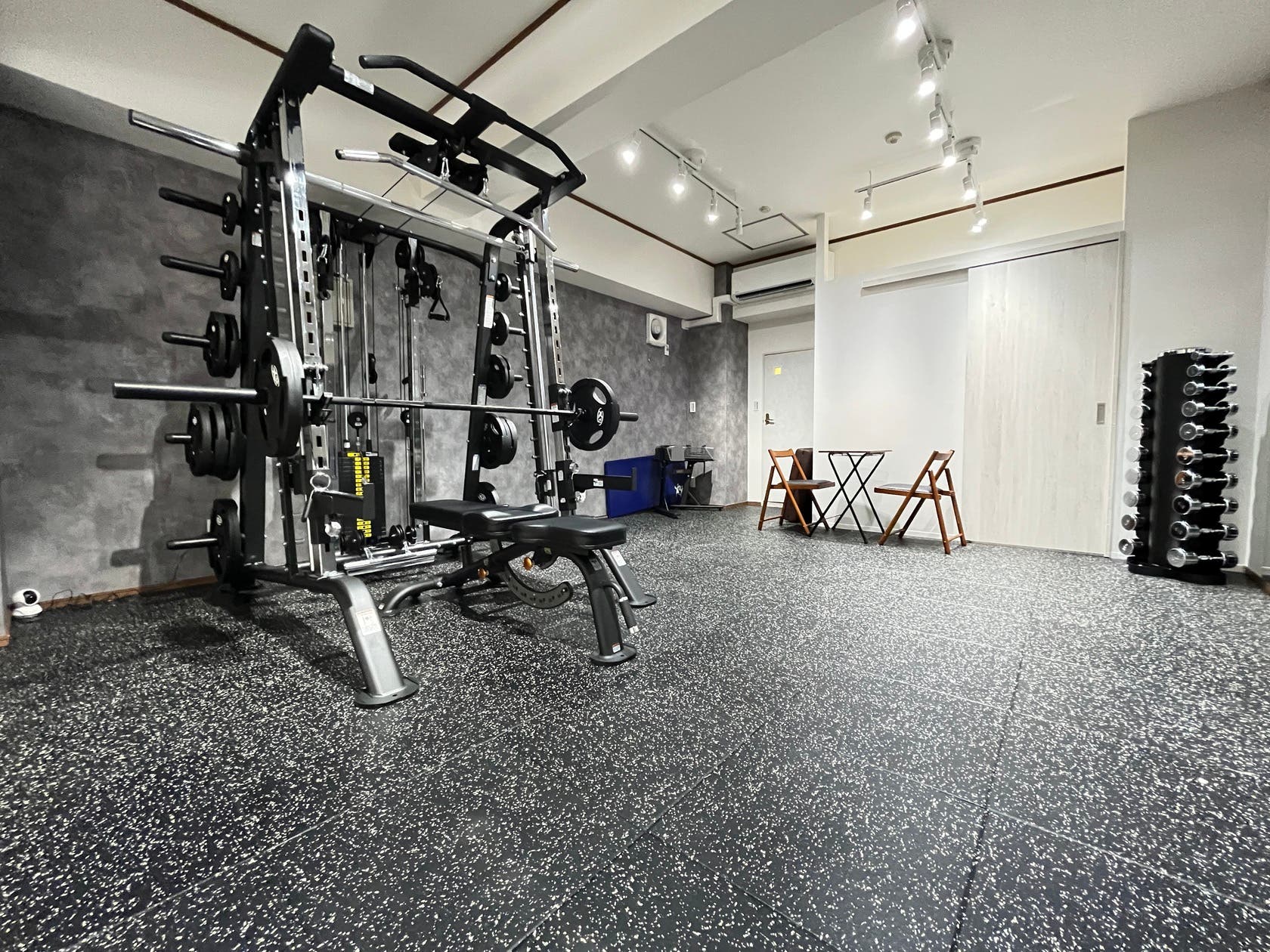 【武蔵小杉駅徒歩2分】バーベル、スミス、ケーブルの揃ったマルチラックのレンタルジム　MIYAZAKI GYM武蔵小杉駅前店の写真1