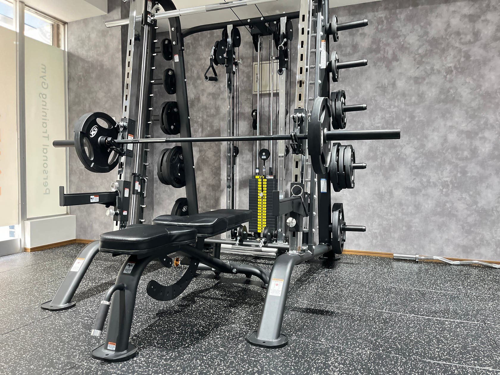 【武蔵小杉駅徒歩2分】バーベル、スミス、ケーブルの揃ったマルチラックのレンタルジム　MIYAZAKI GYM武蔵小杉駅前店の写真2