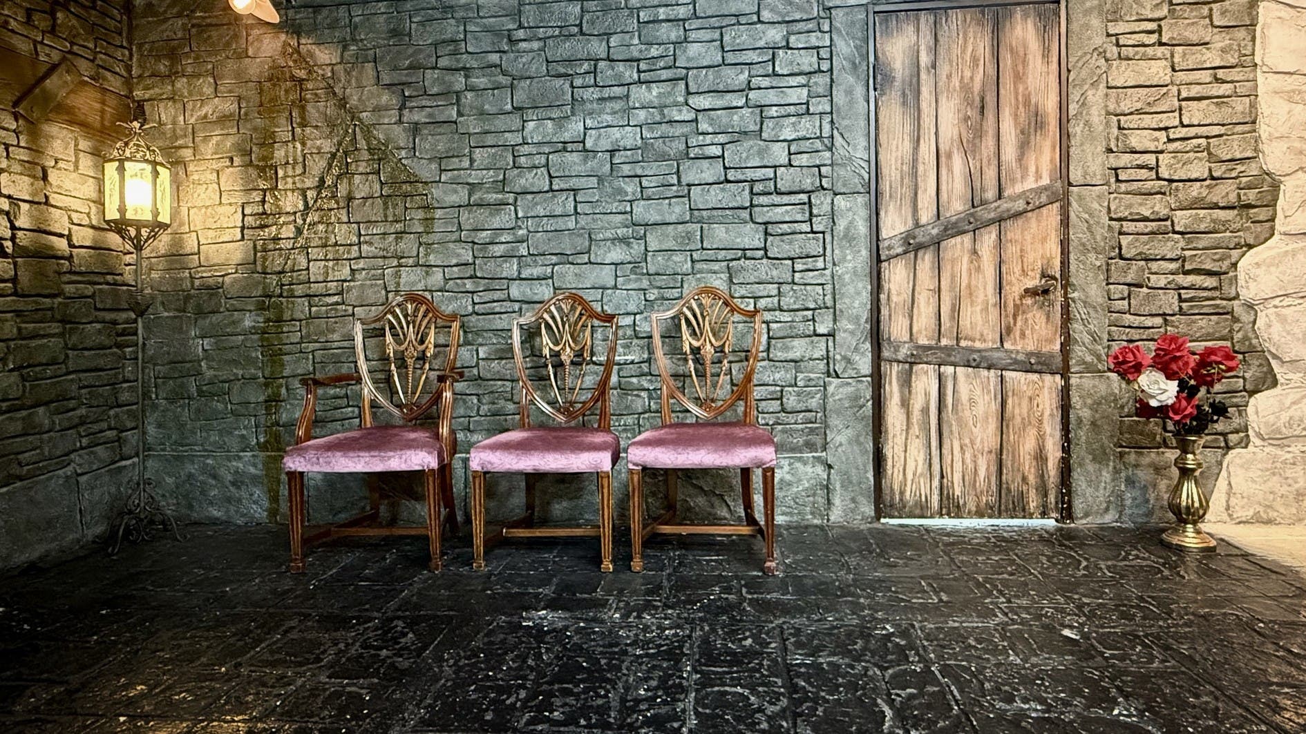 【M2】廃墟や牢獄💀、西洋石壁、アンティーク壁や石畳を完全再現✨ゴシック調スタジオ🎪の写真19