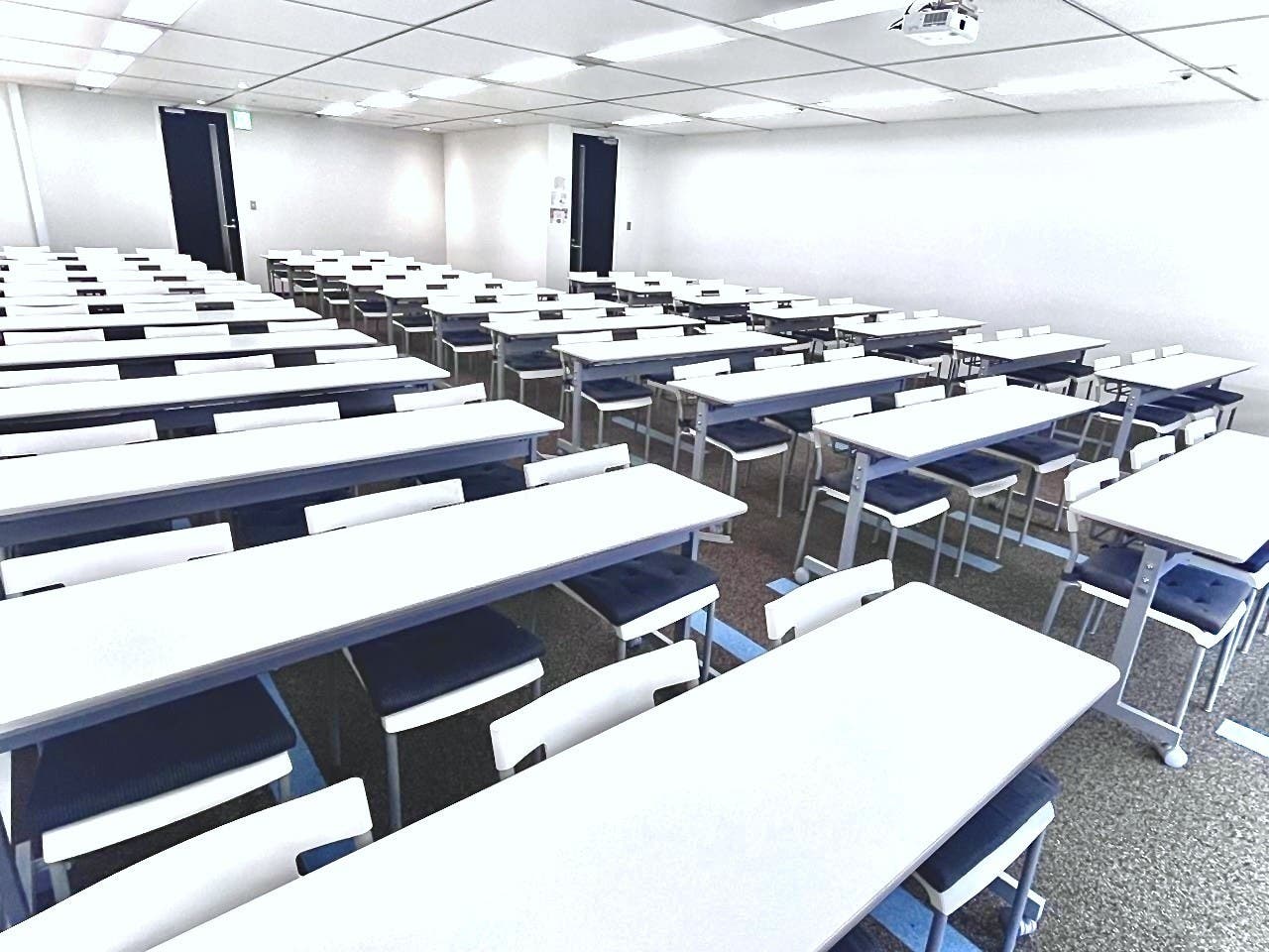 ☆NEW☆【梅田駅直結/阪急ターミナルビル内】無料備品多数！会議・研修・試験会場・WEBセミナー【B会議室】の写真5