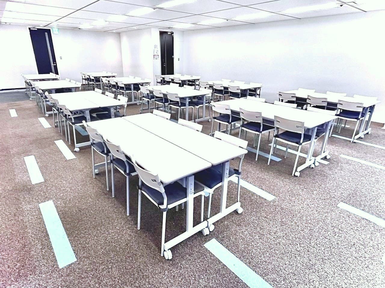 ☆NEW☆【梅田駅直結/阪急ターミナルビル内】無料備品多数！会議・研修・試験会場・WEBセミナー【B会議室】の写真7