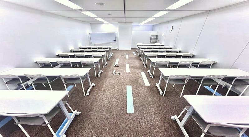 ☆NEW☆【梅田駅直結/阪急ターミナルビル内】無料備品多数！会議・研修・試験会場・WEBセミナー【C会議室】