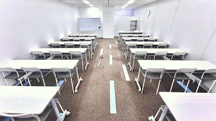 ☆NEW☆【梅田駅直結/阪急ターミナルビル内】無料備品多数!会議・研修・試験会場・WEBセミナー【C会議室】の写真1
