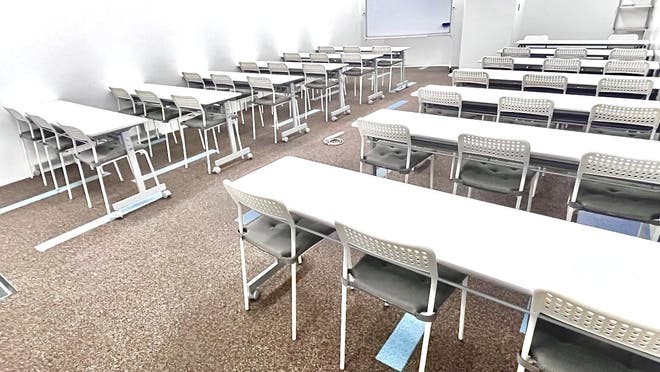 ☆NEW☆【梅田駅直結/阪急ターミナルビル内】無料備品多数!会議・研修・試験会場・WEBセミナー【C会議室】の写真4