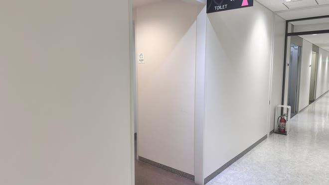 ☆NEW☆【梅田駅直結/阪急ターミナルビル内】無料備品多数!会議・研修・試験会場・WEBセミナー【C会議室】の写真9