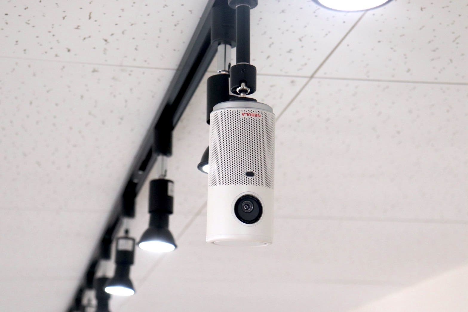 プロジェクター（Anker Nebula）の画像1