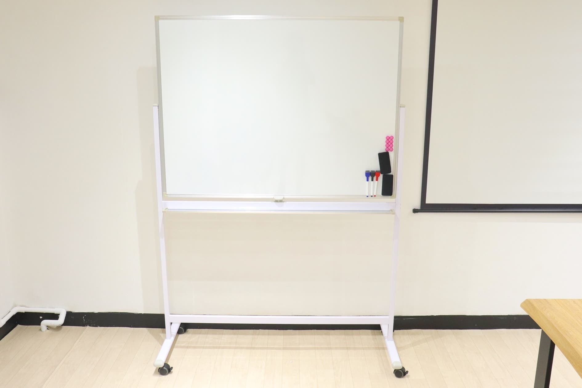 【京都駅7分】2025年7月オープン！32名着席OK🛋100㌅プロジェクター🎬歓送迎会・女子会に🎉会議・交流会・上映会にも🧳の写真12