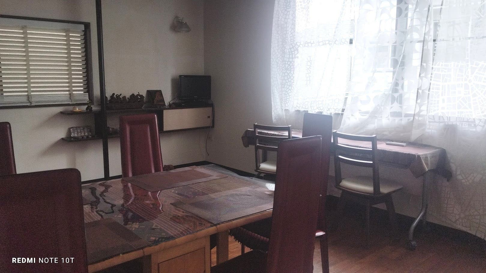 神泉駅徒歩数十秒！　日本家屋2階の10畳　ギャラリー使用可　電子ピアノありの写真1