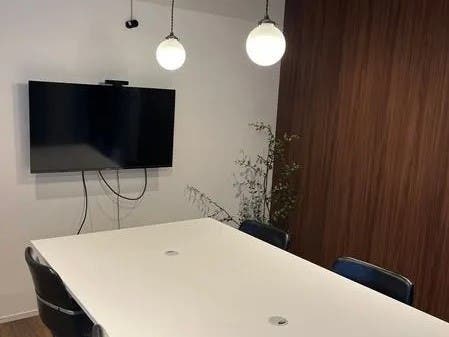 【水天宮前駅 徒歩5分】会議・勉強会・面接・配信etc　スタイリッシュな貸会議室★Wi-Fi完備の会議室Cの写真4