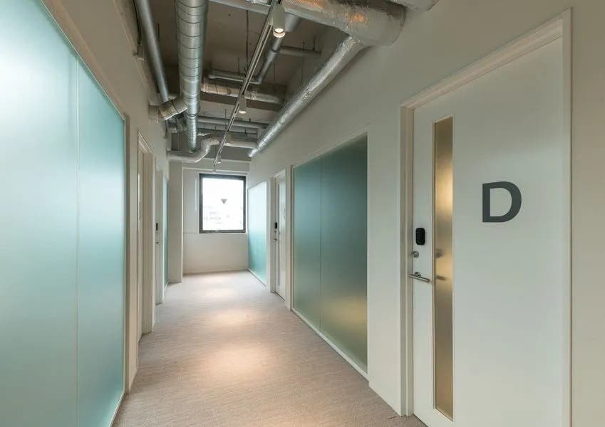 【水天宮前駅 徒歩5分】会議・勉強会・面接・配信etc　スタイリッシュな貸会議室★Wi-Fi完備の会議室Cの写真6