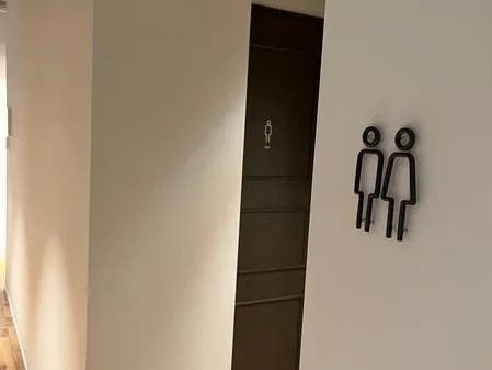 【水天宮前駅 徒歩5分】会議・勉強会・面接・配信etc　スタイリッシュな貸会議室★Wi-Fi完備の会議室Cの写真8