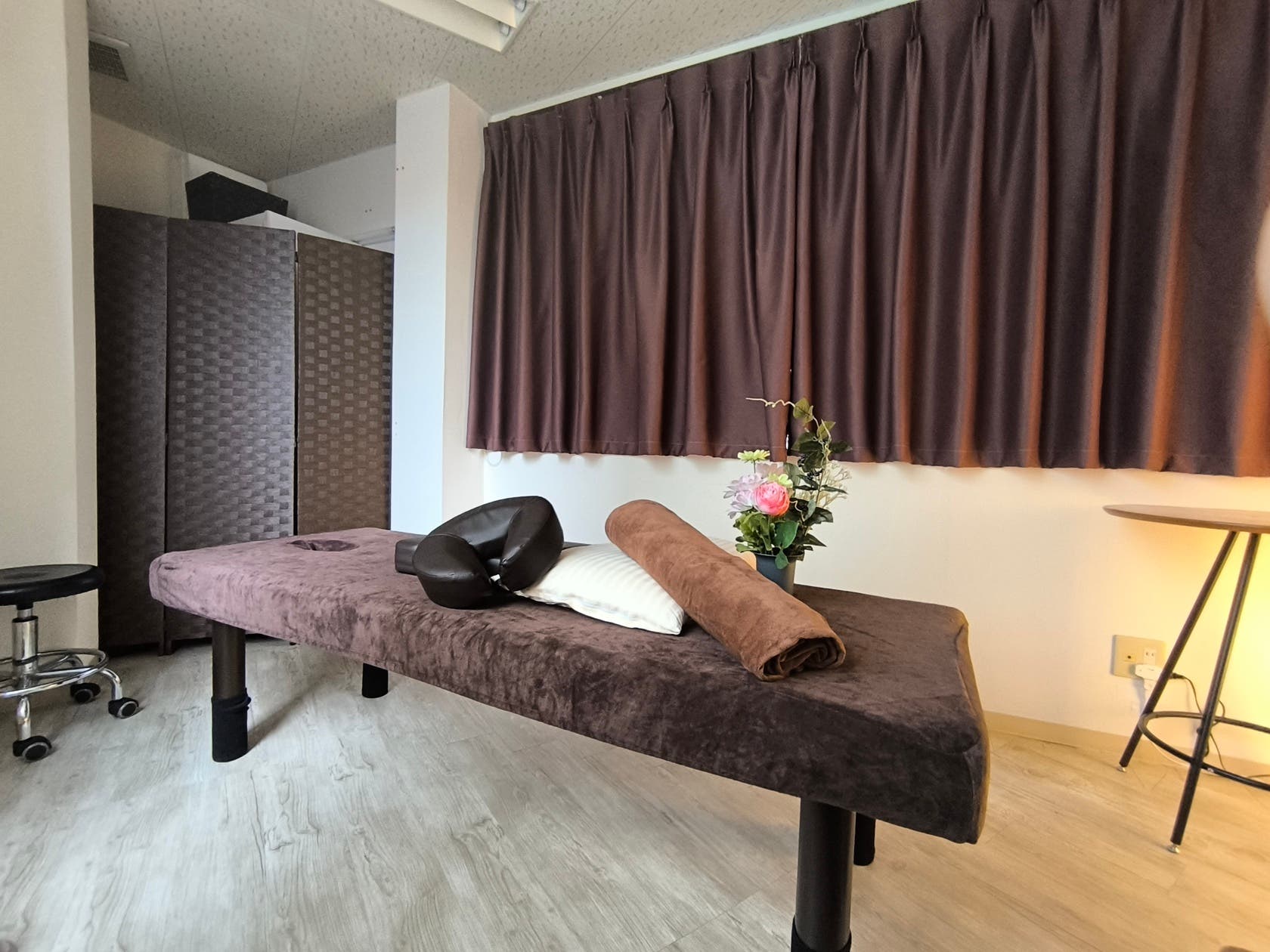 大好評!NEW本格施術ベッド＆顔枕【赤羽駅スグ】集客、来店しやすいプライベート空間🍀大判タオル.ブランケット利用可🍀の写真2