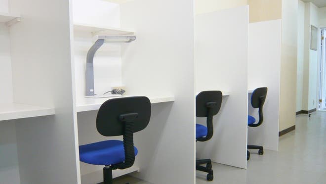 【まなびステーション厚木】サイレントエリア 21番席の写真1