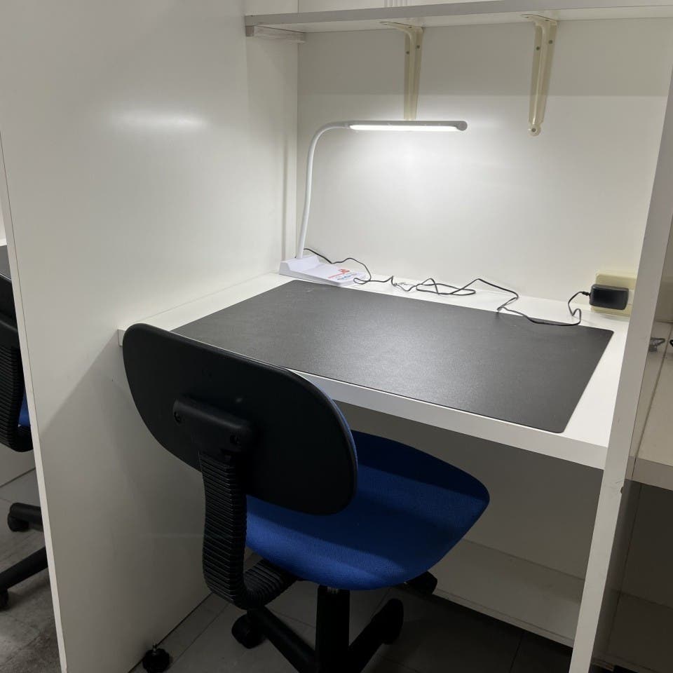 【まなびステーション厚木】サイレントエリア 21番席の写真5