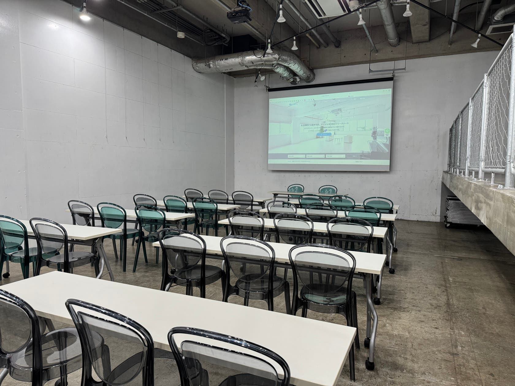 【平日会議室利用限定】栄テレビ塔から徒歩5分の好立地200㎡天井高4.5m 会議室仕様｜アルベホール名古屋の写真5