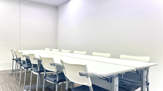 ☆NEW☆【梅田駅直結/阪急ターミナルビル内】無料備品多数!少人数の会議・面談・レッスン・テレワーク【ミーティングルーム】の写真1