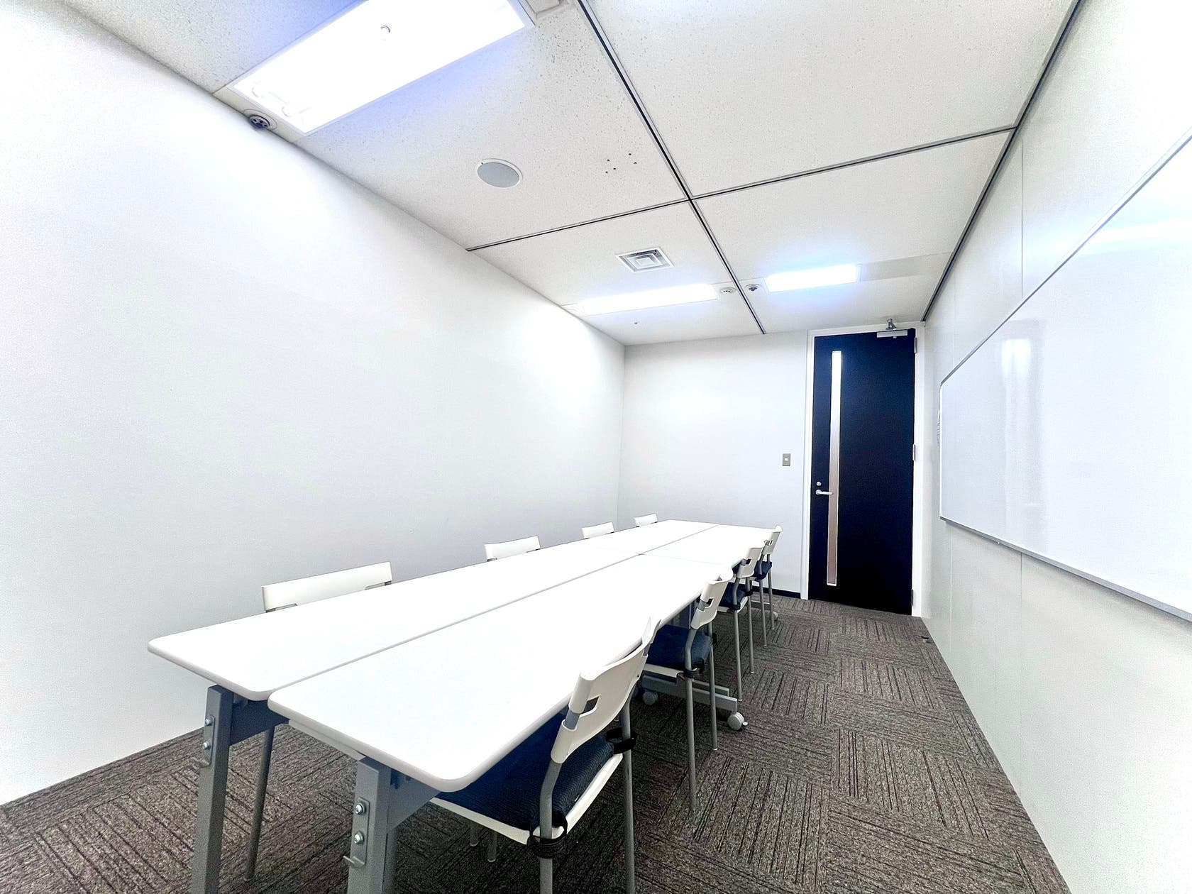 ☆NEW☆【梅田駅直結/阪急ターミナルビル内】無料備品多数！少人数の会議・面談・レッスン・テレワーク【ミーティングルーム】の写真5