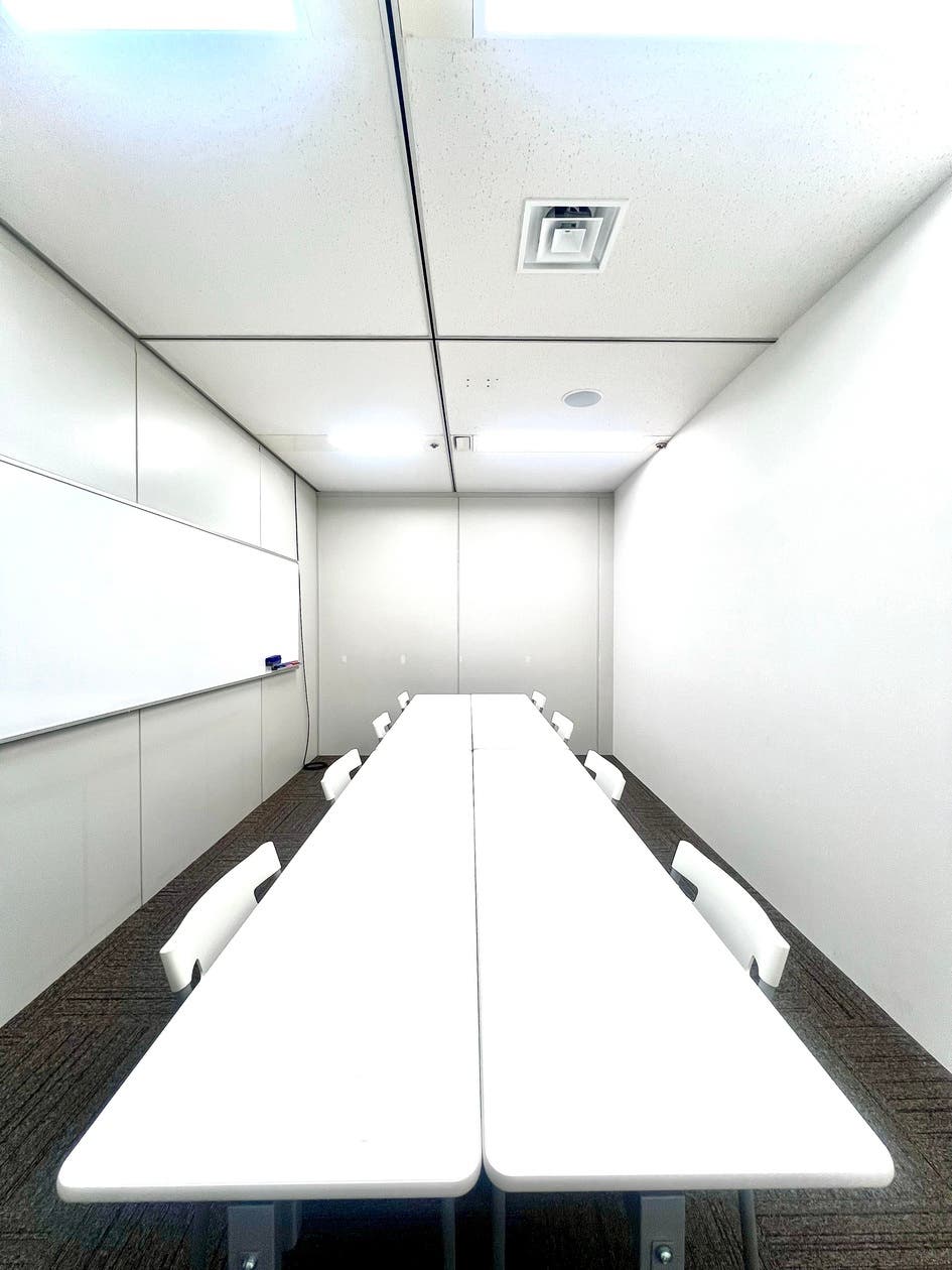 ☆NEW☆【梅田駅直結/阪急ターミナルビル内】無料備品多数！少人数の会議・面談・レッスン・テレワーク【ミーティングルーム】の写真6