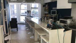 お手軽にお店のオーナに!激安ライブBAR!ミニライブスペース付き!新宿御苑前駅から徒歩5分!超目立つビル、外に看板出せます!の写真2