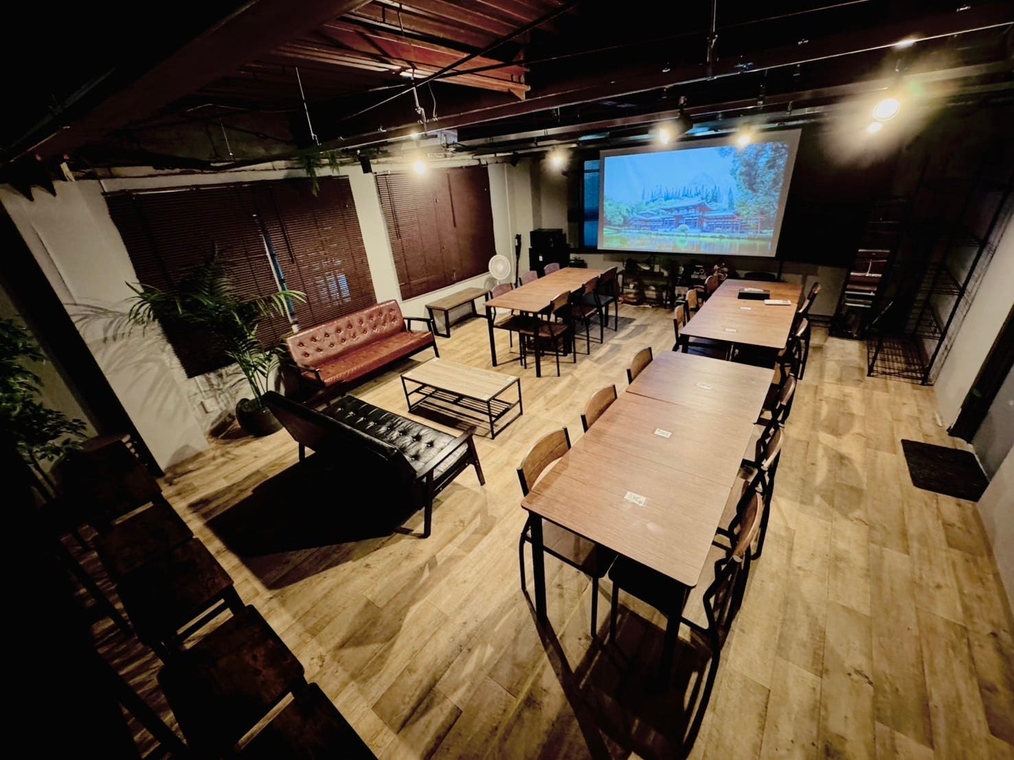 【ゴミ捨て無料！】駅近・広々50㎡・小人数から大人数までOK！100㌅特大スクリーン！2次会・打ち上げ・撮影OKの写真14