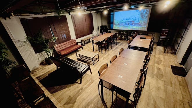 【ゴミ捨て無料!】駅近・広々50㎡・小人数から大人数までOK!100㌅特大スクリーン!2次会・打ち上げ・撮影OKの写真14