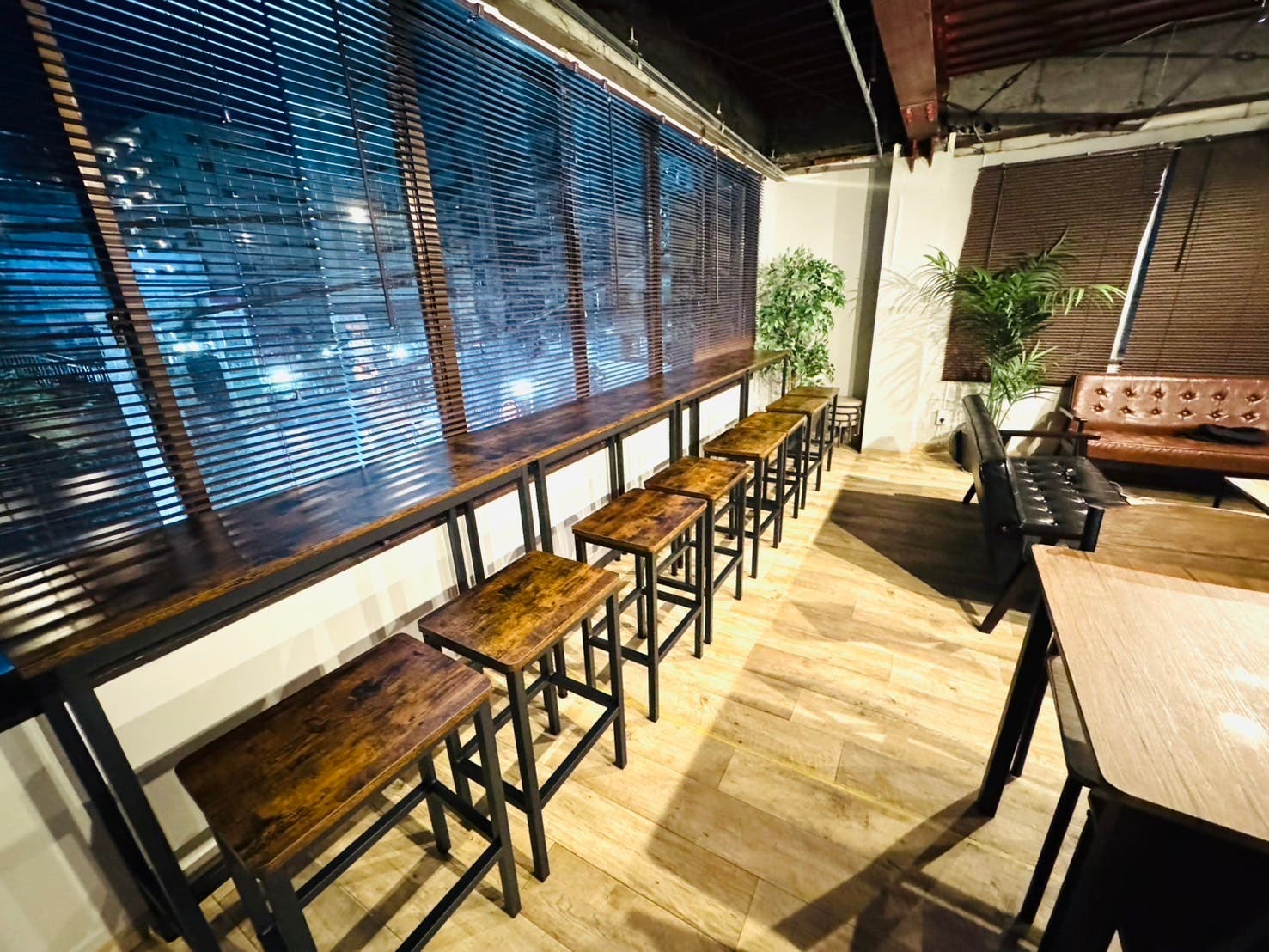 【ゴミ捨て無料！】駅近・広々50㎡・小人数から大人数までOK！100㌅特大スクリーン！2次会・打ち上げ・撮影OKの写真6